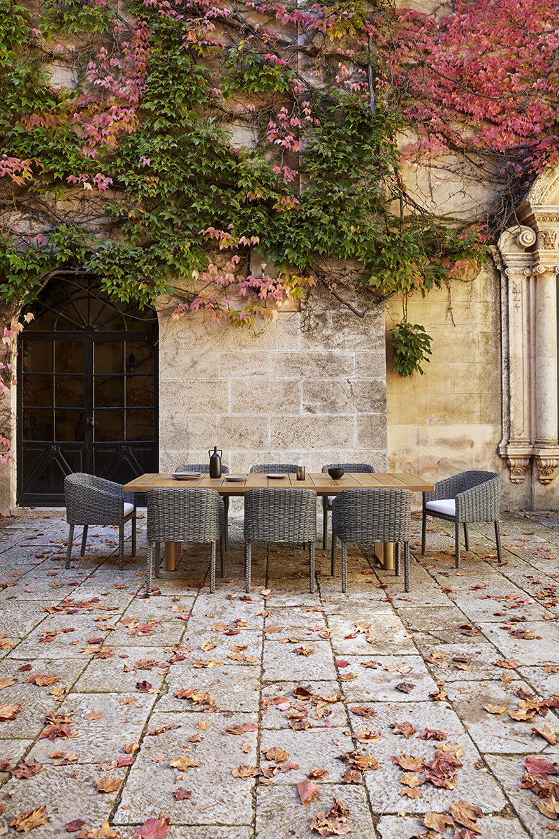 RECTANGULAR DINING TABLE