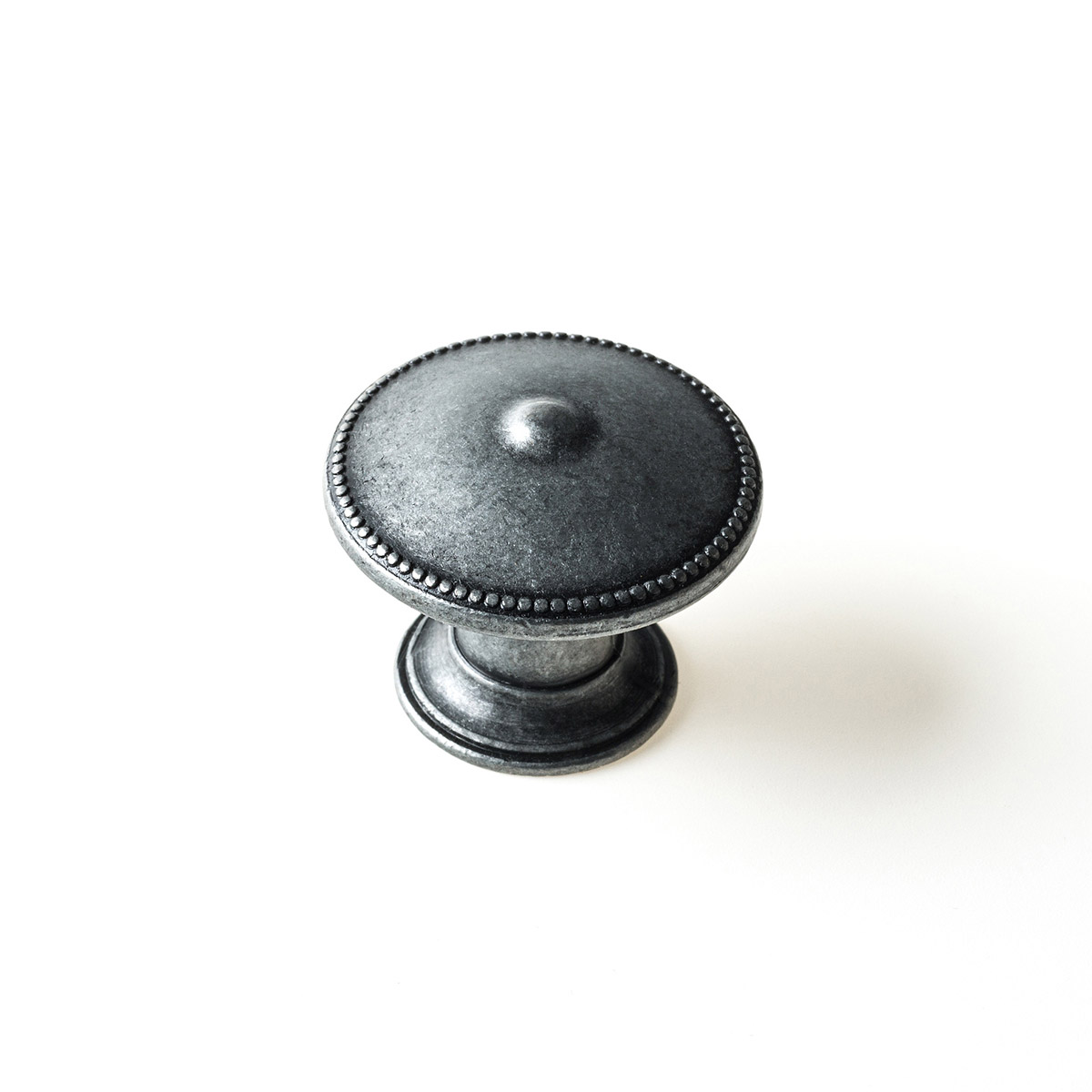 Pomo de zamak con acabado plata vieja, dimensiones:30x30x24mm